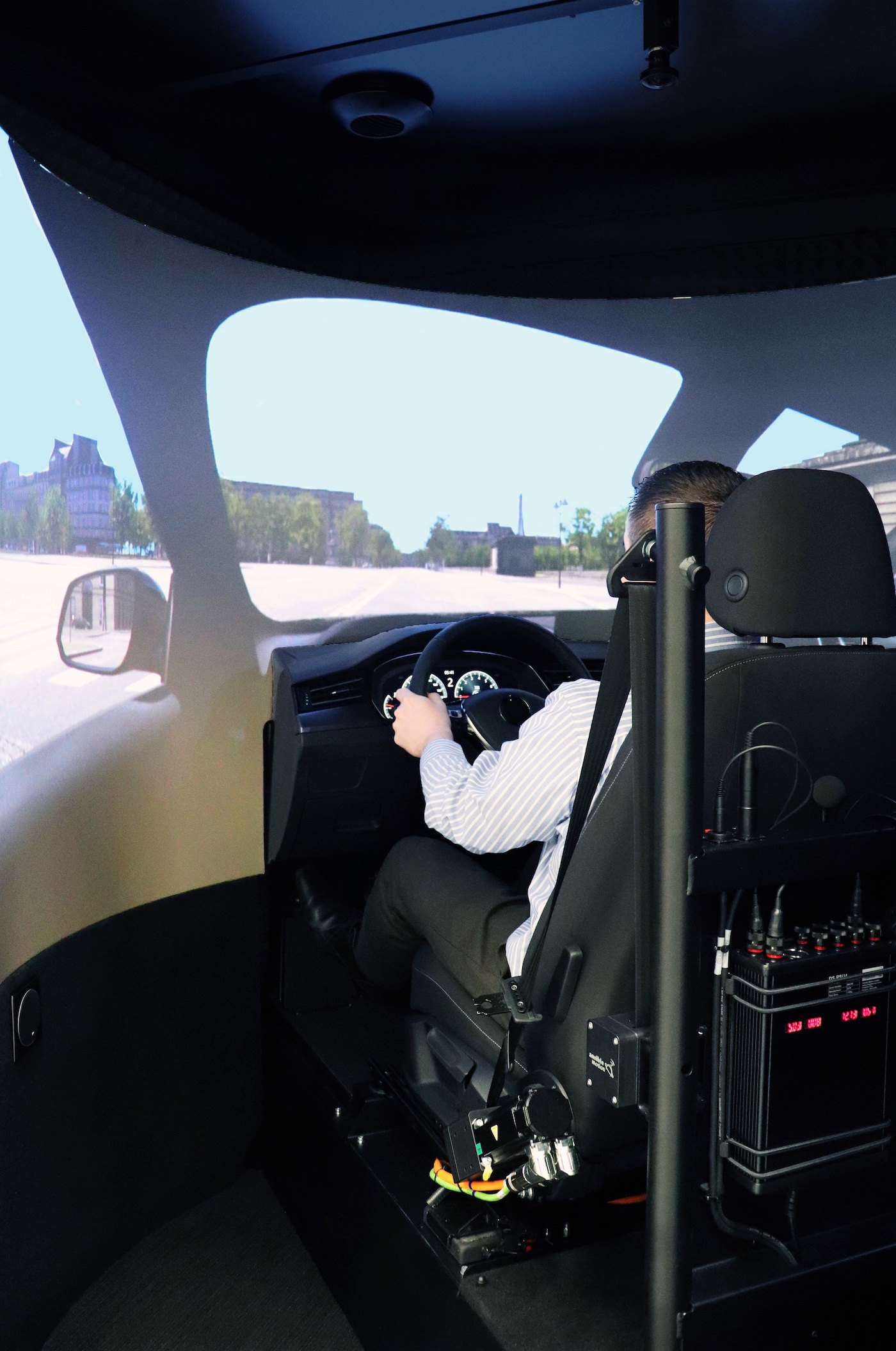 An immersive DIL simulator that can fit in an office | Vehicle Dynamics ...